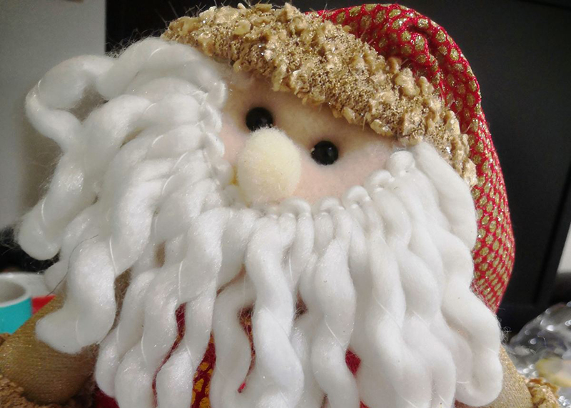 Deda Mraz i Sneško Belić sa nogama koje se izvlače - manilashop.rs